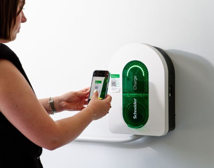 Borne de recharge Schneider Charge 7-22 kW